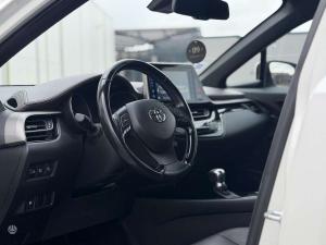 White Toyota C-HR 2017 in Taurage, with an engine capacity of 1.80 L and mileage of 172 thousand km for 14300 €, photo 59 on AUTOMOTO.COM.LV