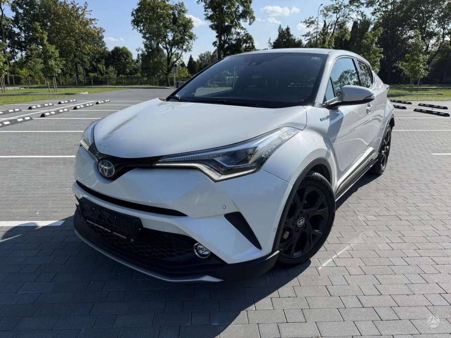 Balts Toyota C-HR 2017 Kauņa, ar dzinēja tilpumu 1.80 L un nobraukumu 250 tūkst. km par 14700 €, foto 1 vietnē AUTOMOTO.COM.LV