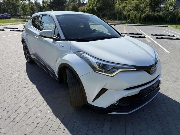 Белый Тойота C-HR 2017 в Каунас, объемом двигателя 1.80 л и пробегом 250 тыс. км за 14700 €, фото 5 на AUTOMOTO.COM.LV