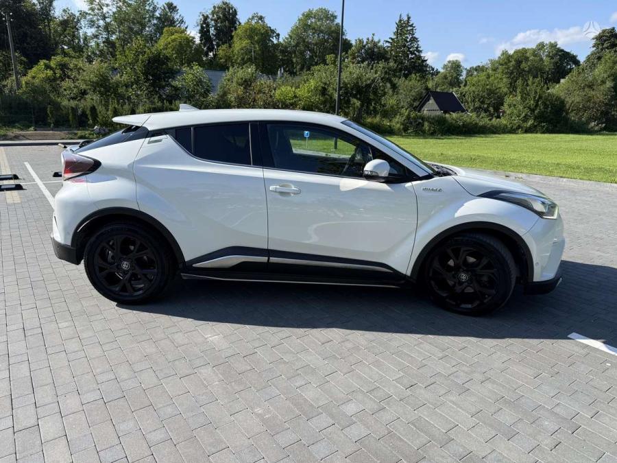 Balts Toyota C-HR 2017 Kauņa, ar dzinēja tilpumu 1.80 L un nobraukumu 250 tūkst. km par 14700 €, foto 7 vietnē AUTOMOTO.COM.LV
