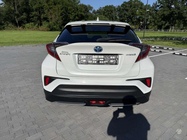 Белый Тойота C-HR 2017 в Каунас, объемом двигателя 1.80 л и пробегом 250 тыс. км за 14700 €, фото 9 на AUTOMOTO.COM.LV