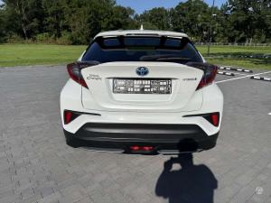 Balts Toyota C-HR 2017 Kauņa, ar dzinēja tilpumu 1.80 L un nobraukumu 250 tūkst. km par 14700 €, foto 10 vietnē AUTOMOTO.COM.LV