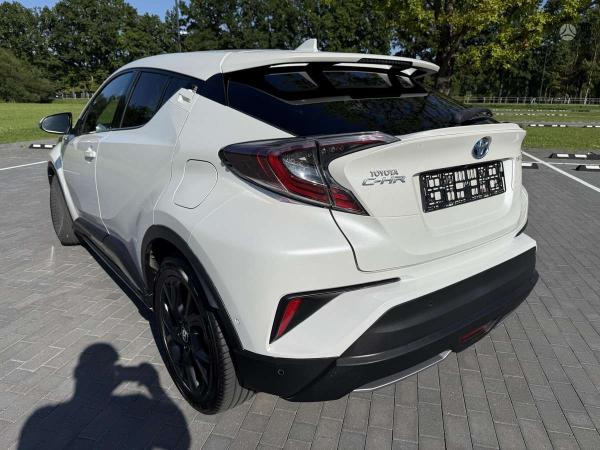 Белый Тойота C-HR 2017 в Каунас, объемом двигателя 1.80 л и пробегом 250 тыс. км за 14700 €, фото 10 на AUTOMOTO.COM.LV