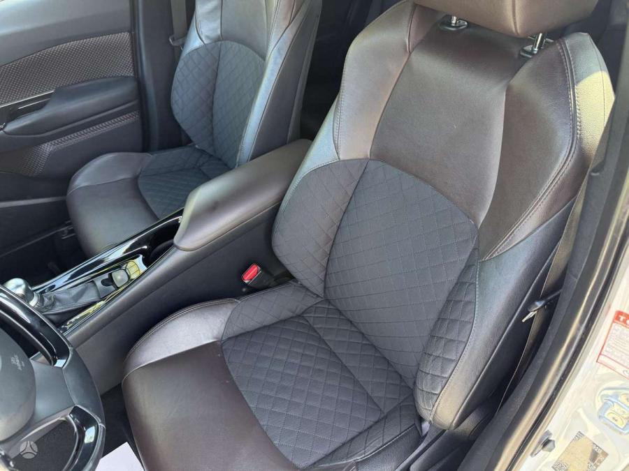 Balts Toyota C-HR 2017 Kauņa, ar dzinēja tilpumu 1.80 L un nobraukumu 250 tūkst. km par 14700 €, foto 13 vietnē AUTOMOTO.COM.LV