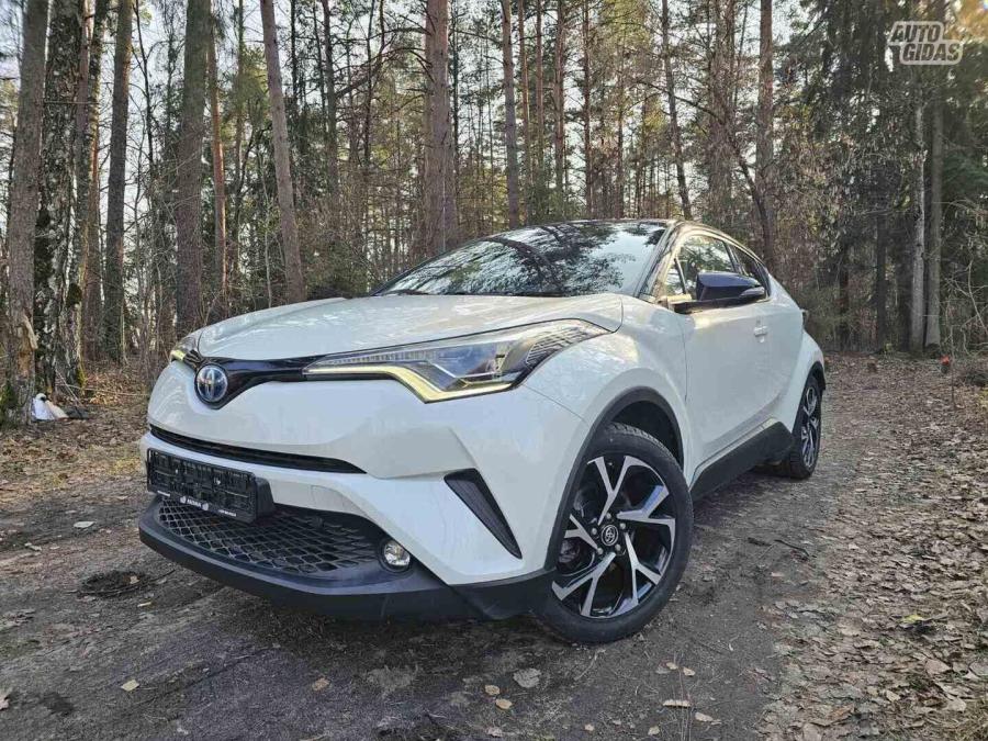 Белый Тойота C-HR 2017 в Каунас, объемом двигателя 1.80 л и пробегом 143 тыс. км за 15750 €, фото 1 на AUTOMOTO.COM.LV