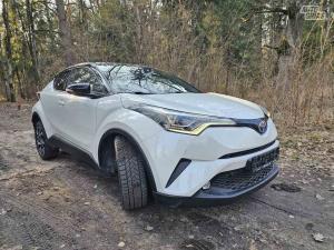 Белый Тойота C-HR 2017 в Каунас, объемом двигателя 1.80 л и пробегом 143 тыс. км за 15750 €, фото 3 на AUTOMOTO.COM.LV