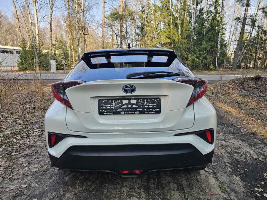 Белый Тойота C-HR 2017 в Каунас, объемом двигателя 1.80 л и пробегом 143 тыс. км за 15750 €, фото 7 на AUTOMOTO.COM.LV