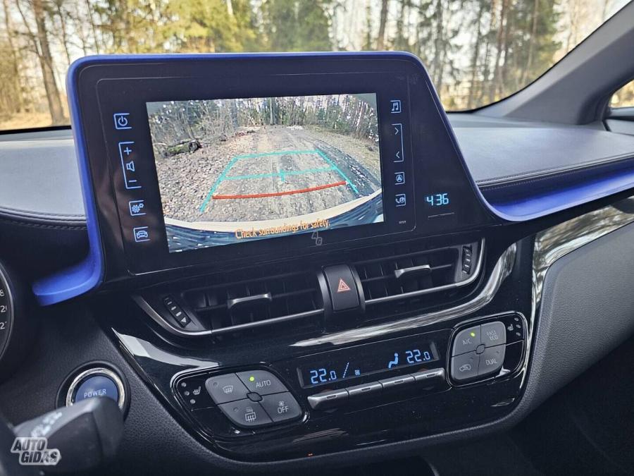 Белый Тойота C-HR 2017 в Каунас, объемом двигателя 1.80 л и пробегом 143 тыс. км за 15750 €, фото 8 на AUTOMOTO.COM.LV