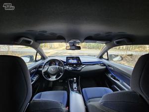 Белый Тойота C-HR 2017 в Каунас, объемом двигателя 1.80 л и пробегом 143 тыс. км за 15750 €, фото 11 на AUTOMOTO.COM.LV
