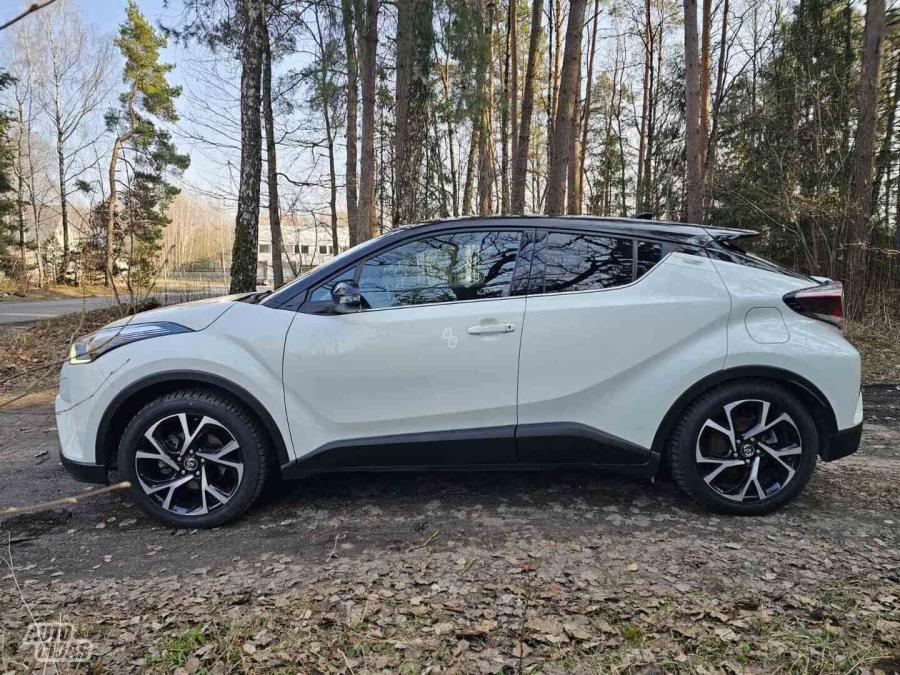 Белый Тойота C-HR 2017 в Каунас, объемом двигателя 1.80 л и пробегом 143 тыс. км за 15750 €, фото 14 на AUTOMOTO.COM.LV