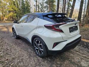 Белый Тойота C-HR 2017 в Каунас, объемом двигателя 1.80 л и пробегом 143 тыс. км за 15750 €, фото 15 на AUTOMOTO.COM.LV