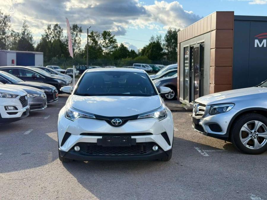 Белый Тойота C-HR 2017 в Паневежис, объемом двигателя 1.80 л и пробегом 298 тыс. км за 10800 €, фото 4 на AUTOMOTO.COM.LV