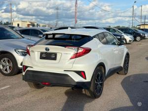 Белый Тойота C-HR 2017 в Паневежис, объемом двигателя 1.80 л и пробегом 298 тыс. км за 10800 €, фото 5 на AUTOMOTO.COM.LV