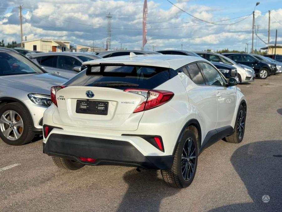 Белый Тойота C-HR 2017 в Паневежис, объемом двигателя 1.80 л и пробегом 298 тыс. км за 10800 €, фото 5 на AUTOMOTO.COM.LV
