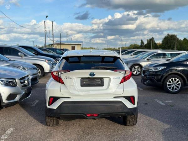 Белый Тойота C-HR 2017 в Паневежис, объемом двигателя 1.80 л и пробегом 298 тыс. км за 10800 €, фото 6 на AUTOMOTO.COM.LV