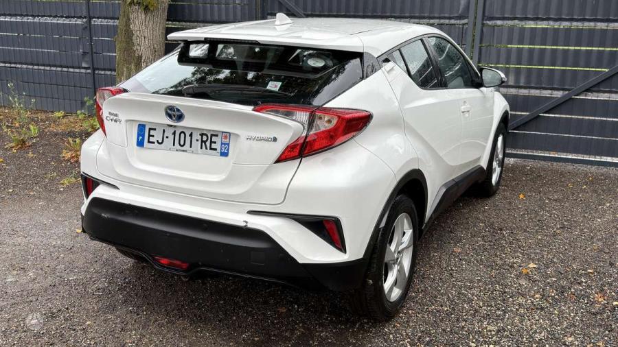 Balts Toyota C-HR 2017 Jonava, ar dzinēja tilpumu 1.80 L un nobraukumu 220 tūkst. km par 11750 €, foto 8 vietnē AUTOMOTO.COM.LV