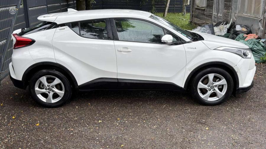 Balts Toyota C-HR 2017 Jonava, ar dzinēja tilpumu 1.80 L un nobraukumu 220 tūkst. km par 11750 €, foto 9 vietnē AUTOMOTO.COM.LV