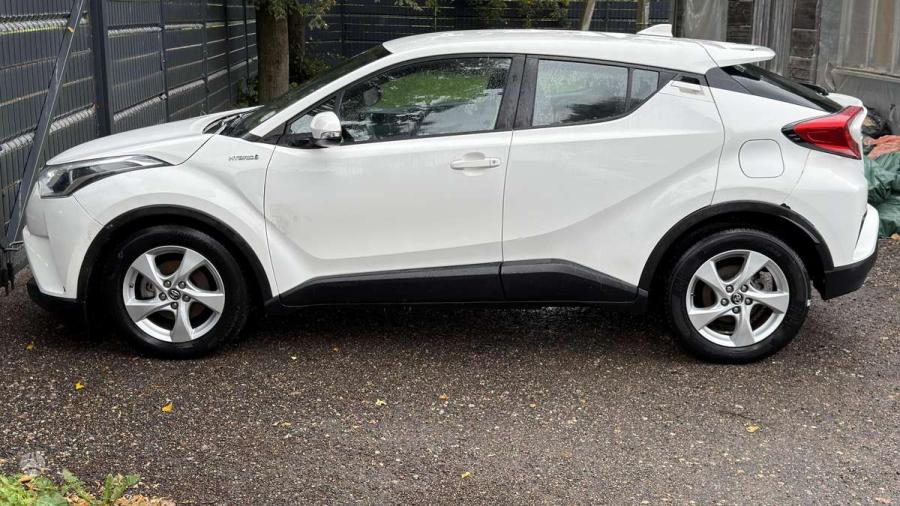 Balts Toyota C-HR 2017 Jonava, ar dzinēja tilpumu 1.80 L un nobraukumu 220 tūkst. km par 11750 €, foto 13 vietnē AUTOMOTO.COM.LV