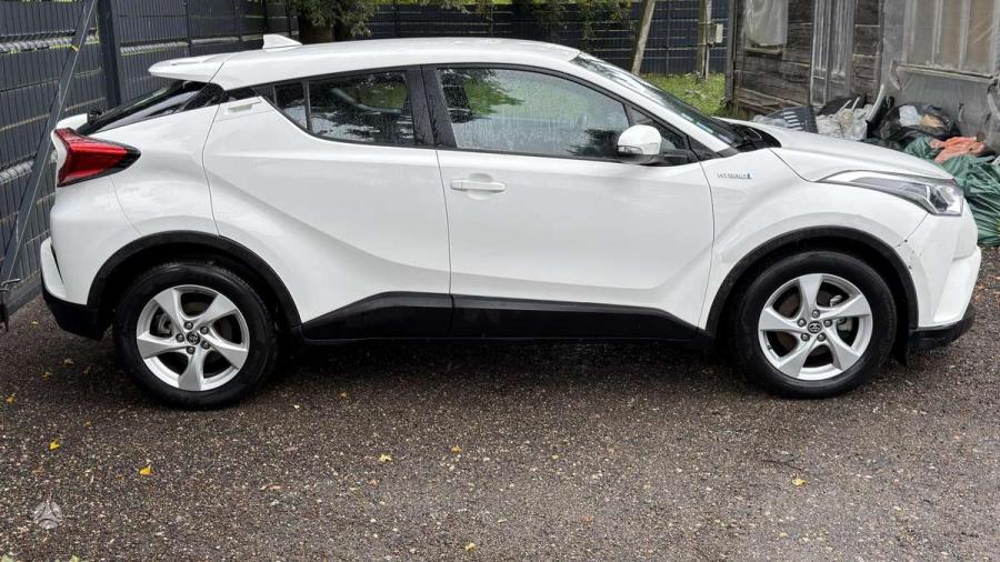 Balts Toyota C-HR 2017 Jonava, ar dzinēja tilpumu 1.80 L un nobraukumu 220 tūkst. km par 11750 €, foto 17 vietnē AUTOMOTO.COM.LV