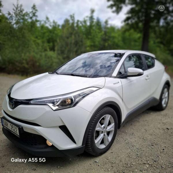 Balts Toyota C-HR 2017 Viļņa, ar dzinēja tilpumu 1.80 L un nobraukumu 303 tūkst. km par 11990 €, foto 1 vietnē AUTOMOTO.COM.LV