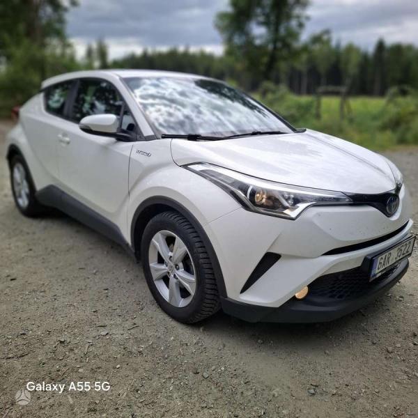 Balts Toyota C-HR 2017 Viļņa, ar dzinēja tilpumu 1.80 L un nobraukumu 303 tūkst. km par 11990 €, foto 2 vietnē AUTOMOTO.COM.LV