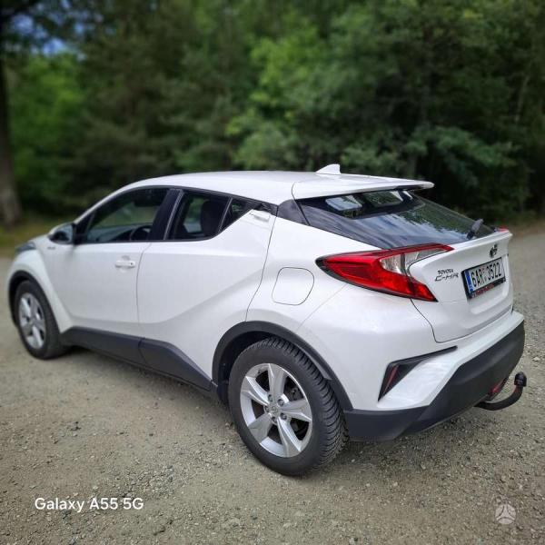 Balts Toyota C-HR 2017 Viļņa, ar dzinēja tilpumu 1.80 L un nobraukumu 303 tūkst. km par 11990 €, foto 3 vietnē AUTOMOTO.COM.LV