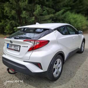 White Toyota C-HR 2017 in Vilnius, with an engine capacity of 1.80 L and mileage of 303 thousand km for 11990 €, photo 5 on AUTOMOTO.COM.LV