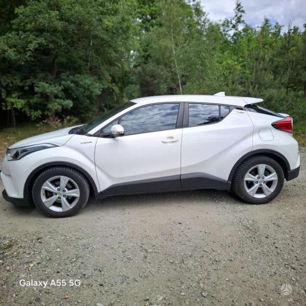 Balts Toyota C-HR 2017 Viļņa, ar dzinēja tilpumu 1.80 L un nobraukumu 303 tūkst. km par 11990 €, foto 5 vietnē AUTOMOTO.COM.LV