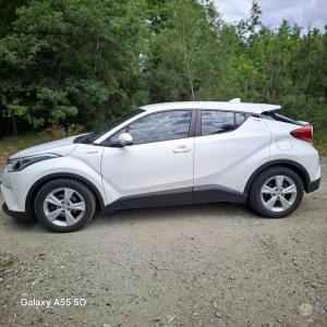 White Toyota C-HR 2017 in Vilnius, with an engine capacity of 1.80 L and mileage of 303 thousand km for 11990 €, photo 6 on AUTOMOTO.COM.LV