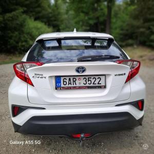 White Toyota C-HR 2017 in Vilnius, with an engine capacity of 1.80 L and mileage of 303 thousand km for 11990 €, photo 10 on AUTOMOTO.COM.LV