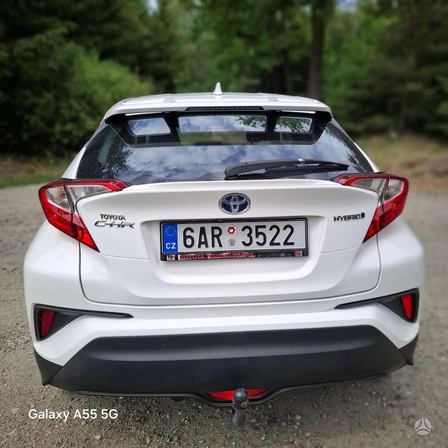 White Toyota C-HR 2017 in Vilnius, with an engine capacity of 1.80 L and mileage of 303 thousand km for 11990 €, photo 10 on AUTOMOTO.COM.LV