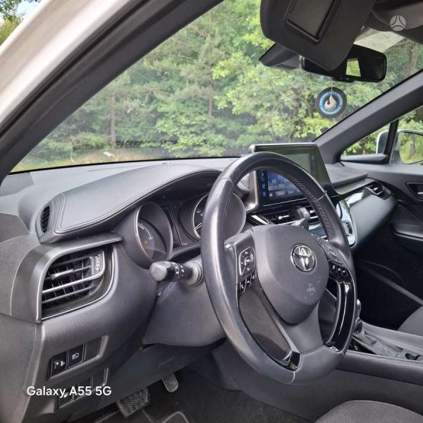 Balts Toyota C-HR 2017 Viļņa, ar dzinēja tilpumu 1.80 L un nobraukumu 303 tūkst. km par 11990 €, foto 10 vietnē AUTOMOTO.COM.LV