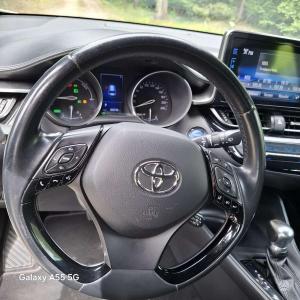 White Toyota C-HR 2017 in Vilnius, with an engine capacity of 1.80 L and mileage of 303 thousand km for 11990 €, photo 14 on AUTOMOTO.COM.LV