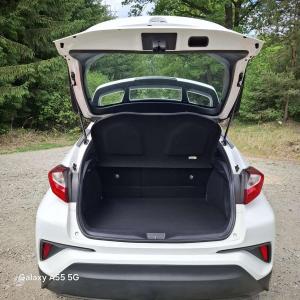 White Toyota C-HR 2017 in Vilnius, with an engine capacity of 1.80 L and mileage of 303 thousand km for 11990 €, photo 20 on AUTOMOTO.COM.LV