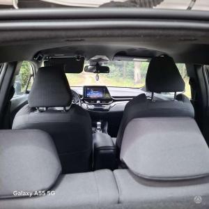 White Toyota C-HR 2017 in Vilnius, with an engine capacity of 1.80 L and mileage of 303 thousand km for 11990 €, photo 23 on AUTOMOTO.COM.LV