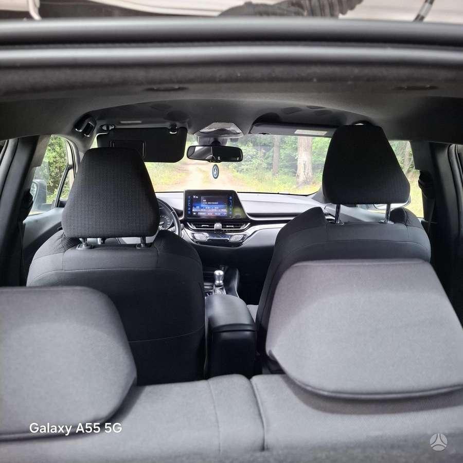 White Toyota C-HR 2017 in Vilnius, with an engine capacity of 1.80 L and mileage of 303 thousand km for 11990 €, photo 23 on AUTOMOTO.COM.LV