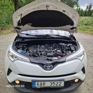 White Toyota C-HR 2017 in Vilnius, with an engine capacity of 1.80 L and mileage of 303 thousand km for 11990 €, photo 29 on AUTOMOTO.COM.LV