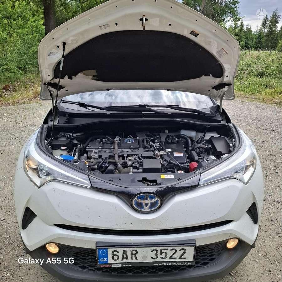 White Toyota C-HR 2017 in Vilnius, with an engine capacity of 1.80 L and mileage of 303 thousand km for 11990 €, photo 29 on AUTOMOTO.COM.LV