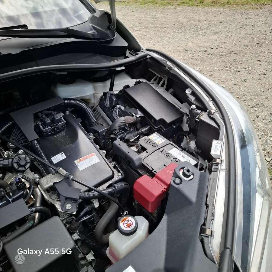 White Toyota C-HR 2017 in Vilnius, with an engine capacity of 1.80 L and mileage of 303 thousand km for 11990 €, photo 30 on AUTOMOTO.COM.LV
