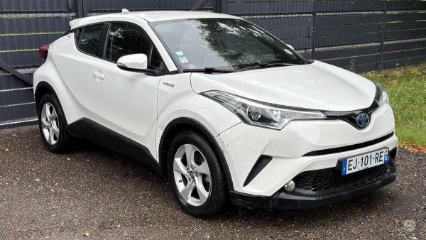 Balts Toyota C-HR 2017 Jonava, ar dzinēja tilpumu 1.80 L un nobraukumu 220 tūkst. km par 11000 €, foto 3 vietnē AUTOMOTO.COM.LV