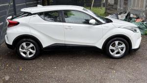 White Toyota C-HR 2017 in Jonava, with an engine capacity of 1.80 L and mileage of 220 thousand km for 11000 €, photo 5 on AUTOMOTO.COM.LV