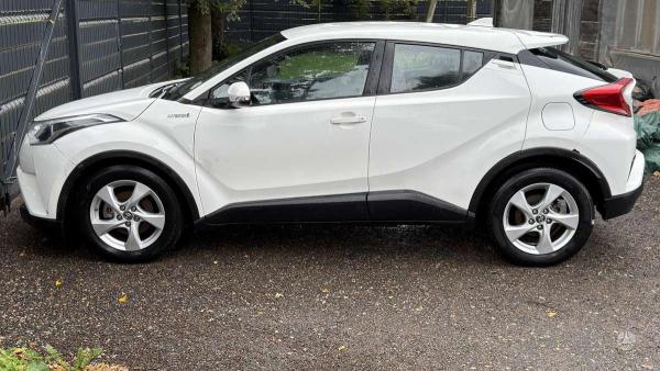 Balts Toyota C-HR 2017 Jonava, ar dzinēja tilpumu 1.80 L un nobraukumu 220 tūkst. km par 11000 €, foto 8 vietnē AUTOMOTO.COM.LV