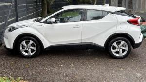 White Toyota C-HR 2017 in Jonava, with an engine capacity of 1.80 L and mileage of 220 thousand km for 11000 €, photo 9 on AUTOMOTO.COM.LV