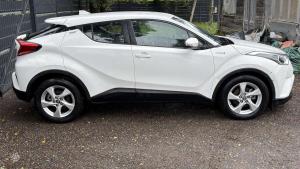 White Toyota C-HR 2017 in Jonava, with an engine capacity of 1.80 L and mileage of 220 thousand km for 11000 €, photo 13 on AUTOMOTO.COM.LV
