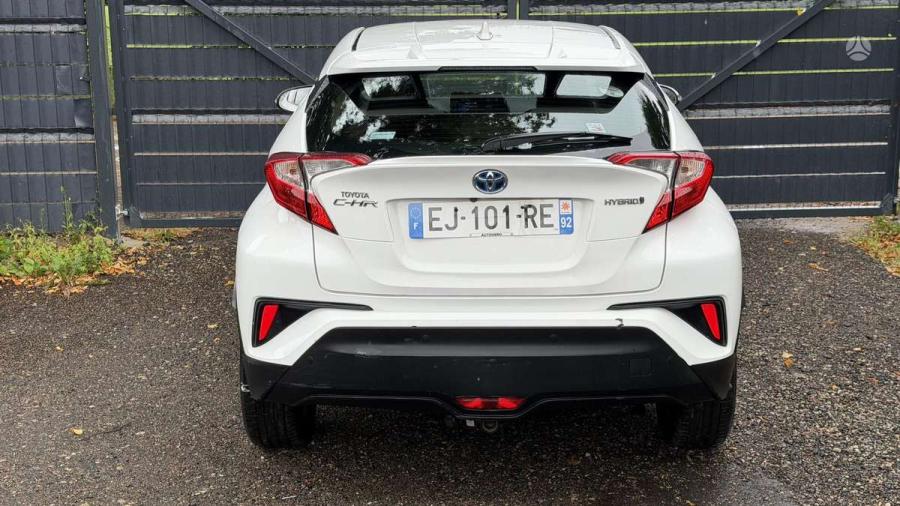 White Toyota C-HR 2017 in Jonava, with an engine capacity of 1.80 L and mileage of 220 thousand km for 11000 €, photo 15 on AUTOMOTO.COM.LV