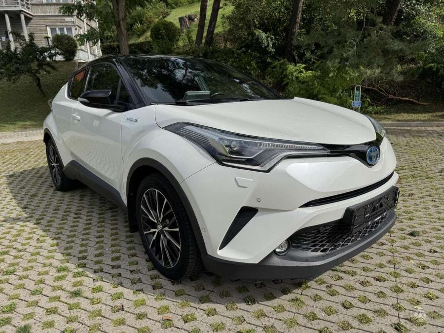 Белый Тойота C-HR 2017 в Каунас, объемом двигателя 1.80 л и пробегом 183 тыс. км за 16450 €, фото 5 на AUTOMOTO.COM.LV