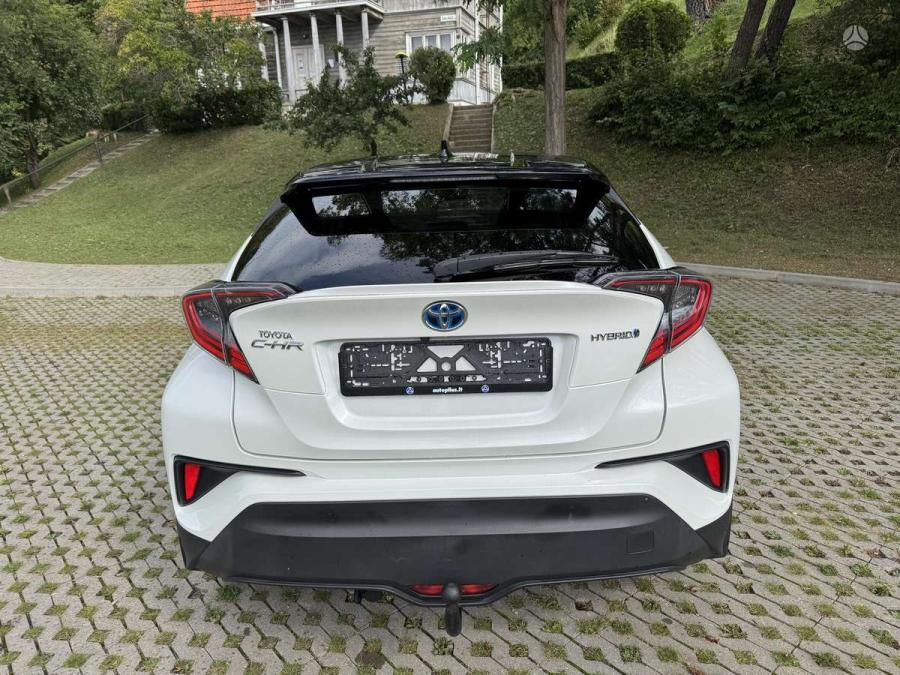 Белый Тойота C-HR 2017 в Каунас, объемом двигателя 1.80 л и пробегом 183 тыс. км за 16450 €, фото 8 на AUTOMOTO.COM.LV