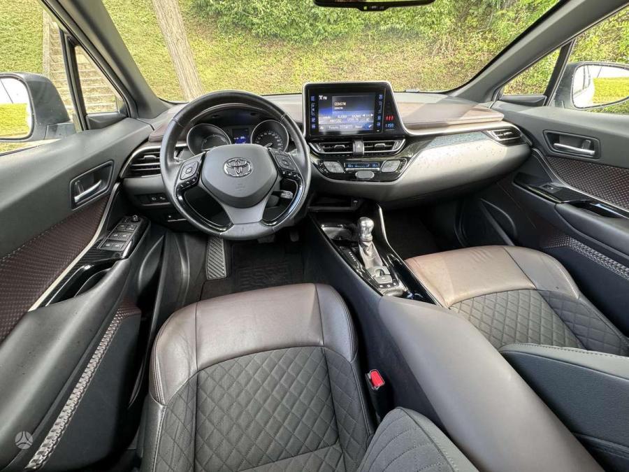 Белый Тойота C-HR 2017 в Каунас, объемом двигателя 1.80 л и пробегом 183 тыс. км за 16450 €, фото 11 на AUTOMOTO.COM.LV