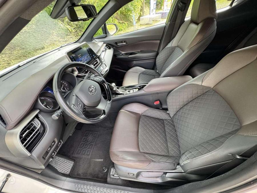 Белый Тойота C-HR 2017 в Каунас, объемом двигателя 1.80 л и пробегом 183 тыс. км за 16450 €, фото 12 на AUTOMOTO.COM.LV
