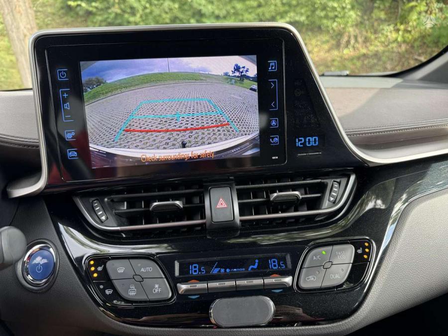 Белый Тойота C-HR 2017 в Каунас, объемом двигателя 1.80 л и пробегом 183 тыс. км за 16450 €, фото 17 на AUTOMOTO.COM.LV